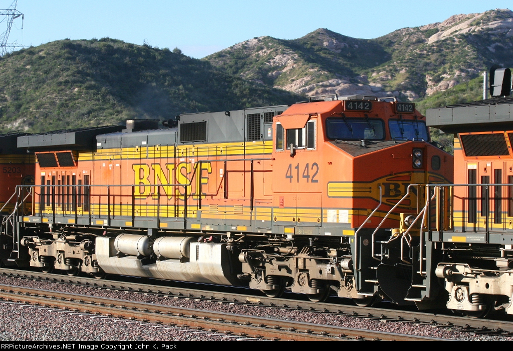 BNSF 4142